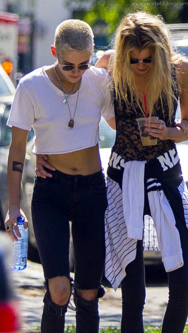 Kristen stewart street candids 1 14 hot midriff paparazzi photo ...