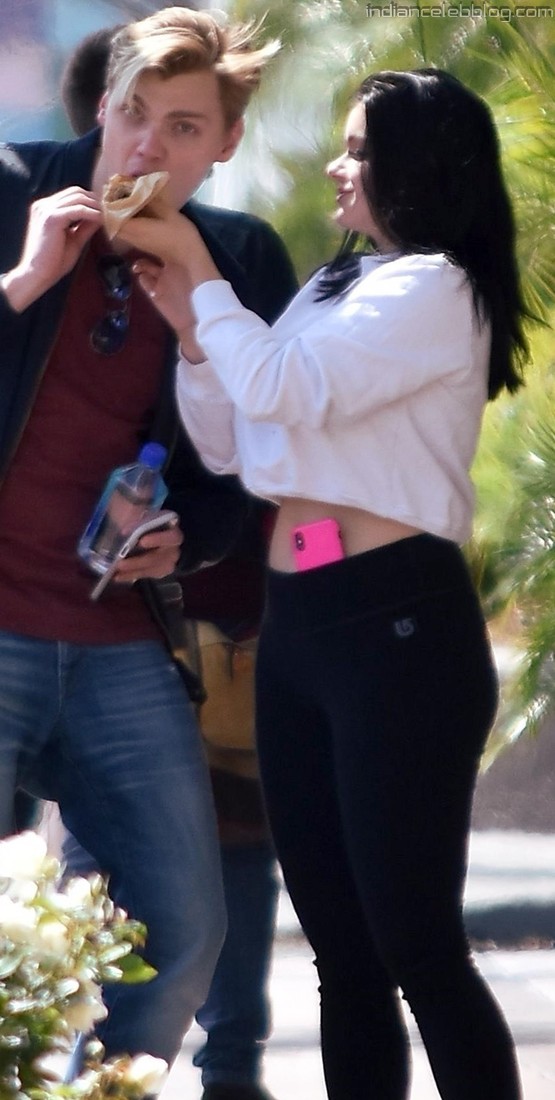Ariel winter street candids 1 2 hot paparazzi photo – starcelebblog
