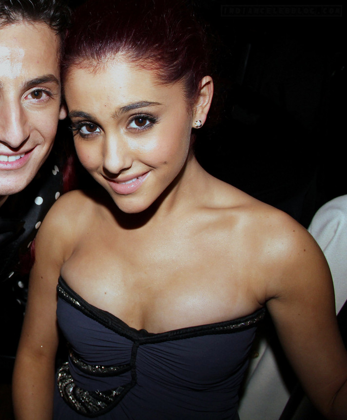 Ariana grande events 21 red carpet hot cleavage hd photo – starcelebblog